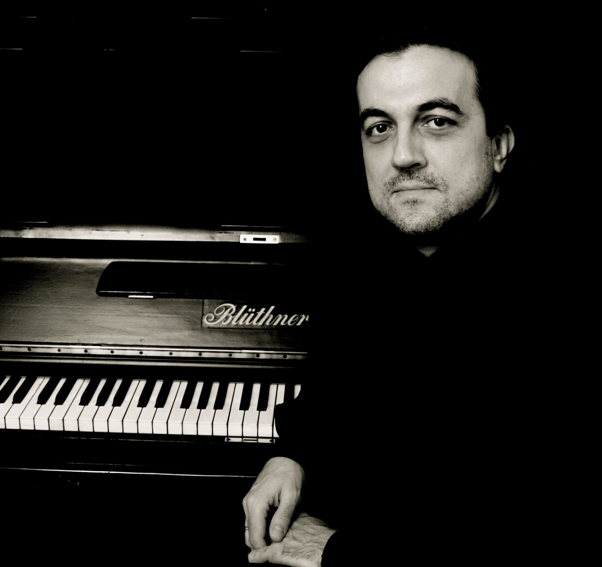 Pianist Singer Entertainer Composer - José Rodriguez